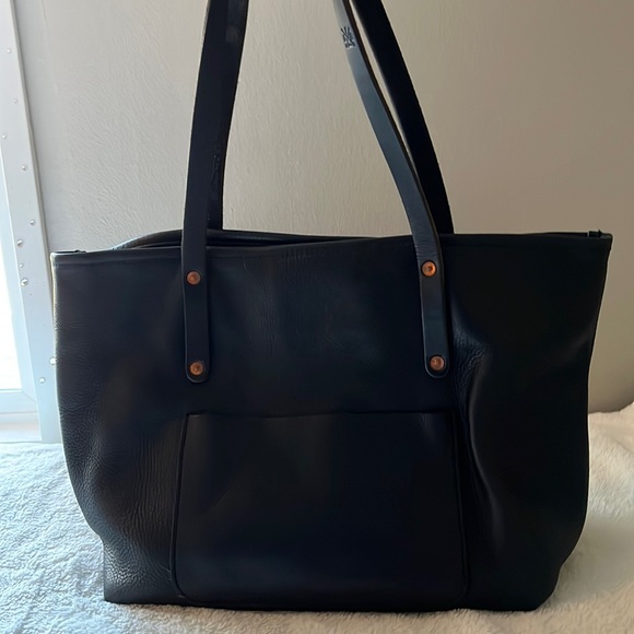 Bags | Euc Should Bag | Poshmark